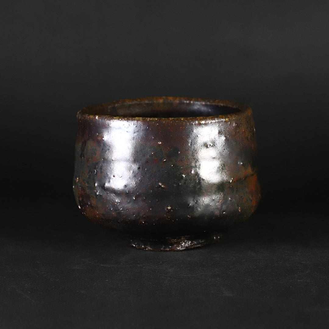 Black Karatsu tea bowl by Kota Tanaka – ギャラリー一番館オンラインショップ